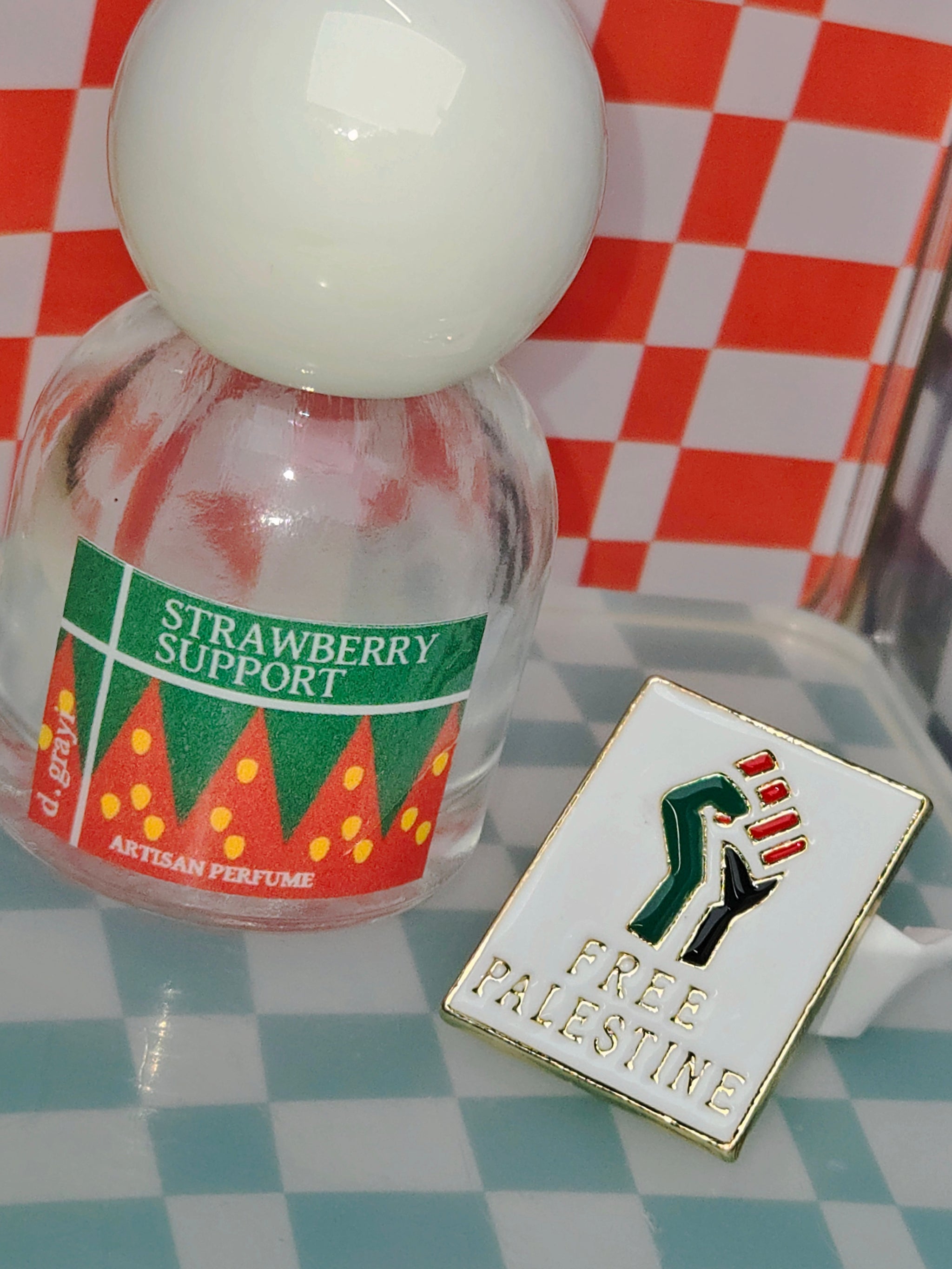 STRAWBERRY SUPPORT - 15 ml fragrance & charity pin